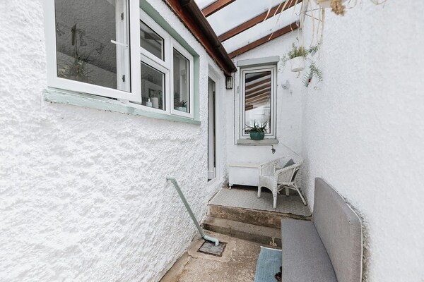 Cosy Ulverston Cottage With Log Burner & Garden - Ulverston