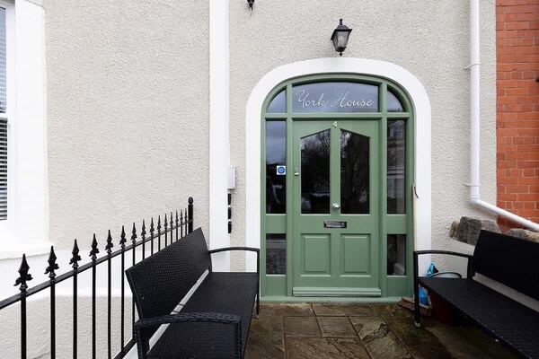 The York House Luxury Apartment - Llandudno