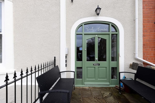 The York House Luxury Apartment - Llandudno