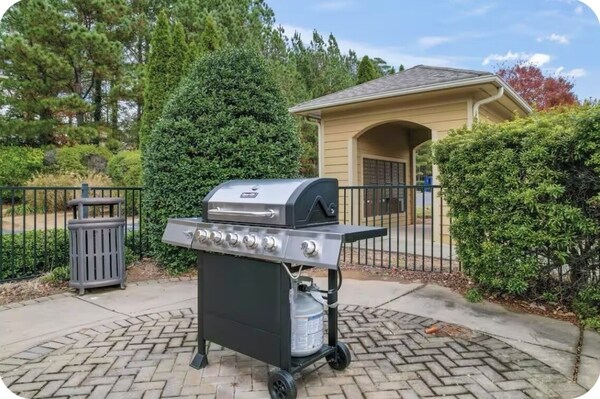 Chic 1-bedroom Apartment With Wifi, Ac In Vibrant Charlotte - Piper Glen Drive – Charlotte