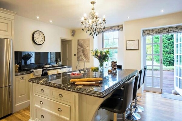 The Norfolk Farmhouse Nr Coast With Hot-tub - Norfolk
