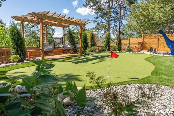 Sleep 14, 5 Br Luxury Home, Walk To Fiddler's Green, Hot Tub, Mini-golf, Firepit, Theater Room - Aurora, CO