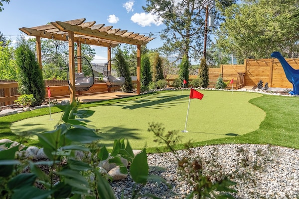 Sleep 14, 5 Br Luxury Home, Walk To Fiddler's Green, Hot Tub, Mini-golf, Firepit, Theater Room - Aurora, CO