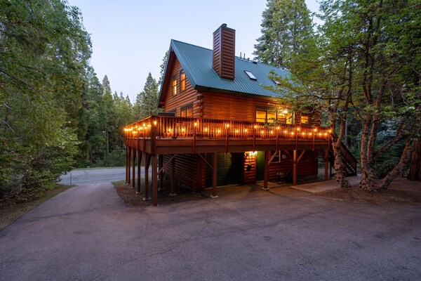 Stylish Log Home Retreat  Luxe Meets The Lake! - Shaver Lake, CA