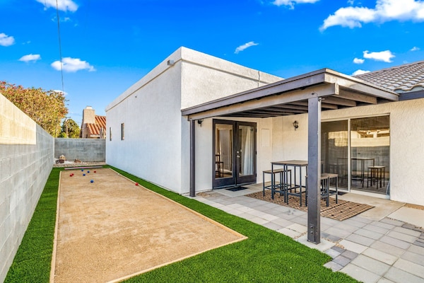 Large Desert Adu Retreat W/ Bocce Court - Bermuda Dunes, CA