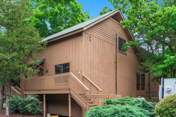 Pet-approved Summer Stay | 2br Cabin W/ Pools - Table Rock Lake