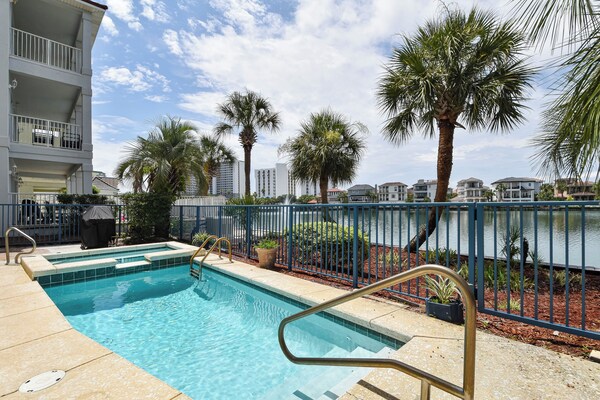 Relaxing 4-bedroom Home W/ Private Pool & Free Beach Service In Destin! - Destin, FL