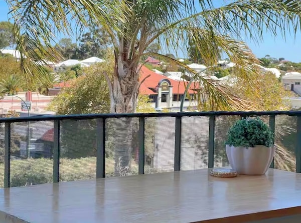 Charming 1-bedroom Apartment With Wifi, Ac In Vibrant East Victoria Park - Victoria Park