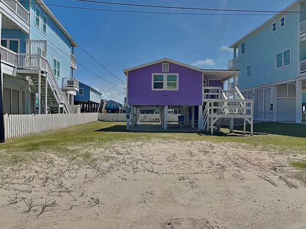 Surfside Beach Bungalow | Water Views + Community Pool - Freeport, TX