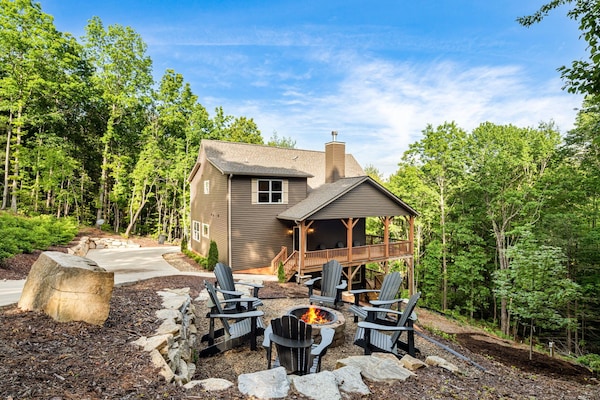 Wilderness Lodge By Carolina Mornings | Pet-friendly Home W/game Room & Fire Pit - Black Mountain, NC