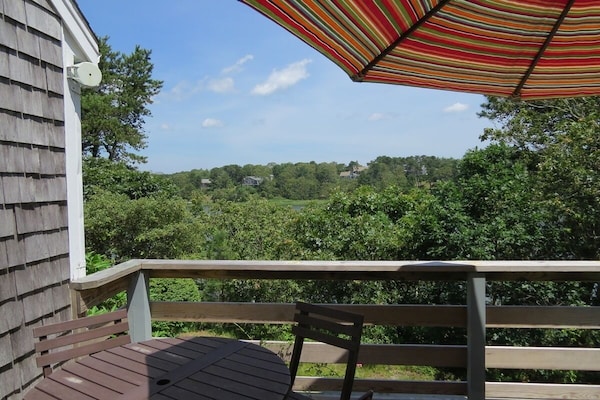 Mooncusser Cottage On Taylor's Pond! - Chatham, MA