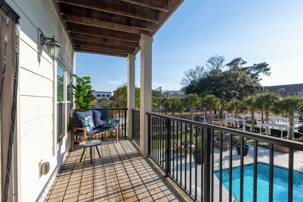 Sunny 2br Resort Apt Over Pool 20 Min To Downtown - Charleston, SC