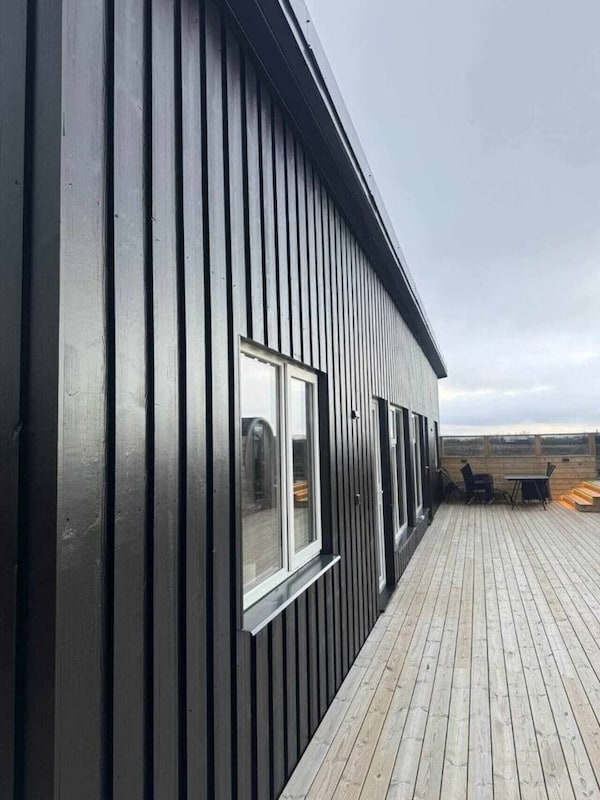 Sandskeið Cabin W/ Soothinghot Tub & Sauna - Iceland