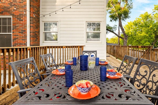 Walk To Schlitterbahn & Downtown! Sleeps 12 - New Braunfels, TX