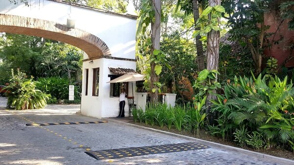 Tropical Lush Gardens, Great Pools & Location - Nuevo Vallarta