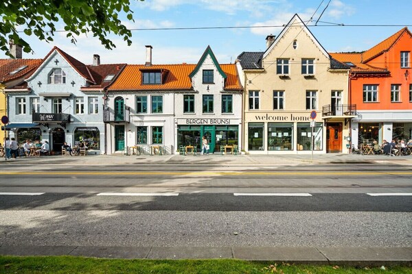 The Double Date I  Architectural  I Free Parking! - Bergen