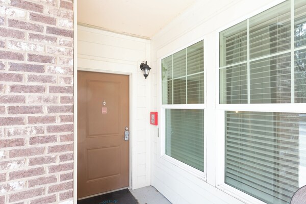 1st Floor Studio Apt In Walkable Resort With Pools - Hanahan, SC
