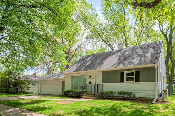 4br 2ba Dog Friendly 3 Kings Walk To Lambeau - Green Bay, WI