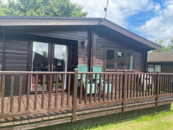 Bumble Bee Cabin On Heron Lake - Gloucestershire