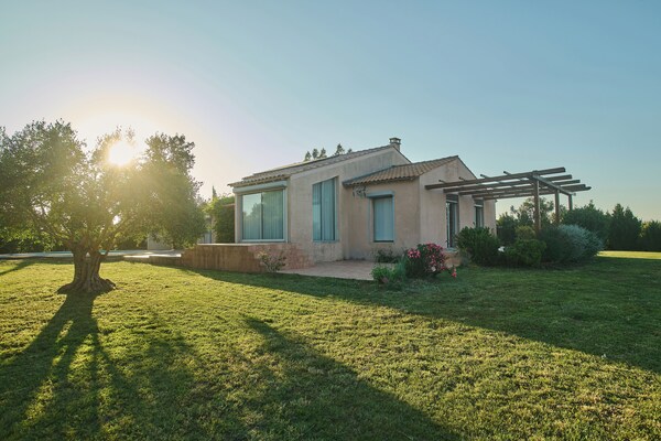 Villa Du Mas Rose At Saint-gilles In The Gard Region Of The Costières De Nîmes. - Camargue