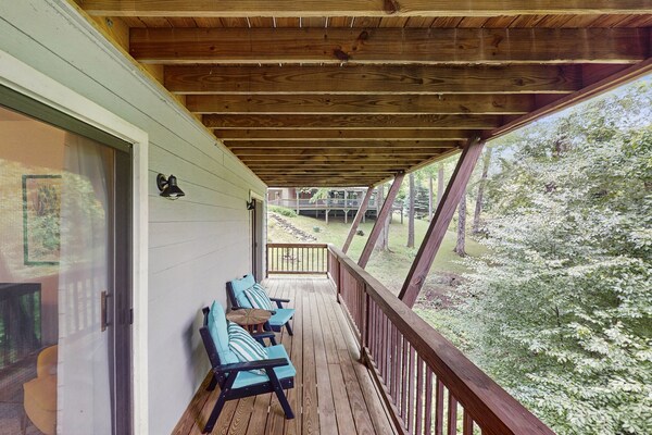 Serene Cabin With Mountain Views, Gorgeous Golden Hour Ambiance & Decks - Sylva, NC