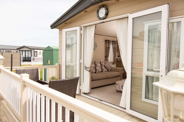 Stay By The Sea, Beach, Swimming Pool, Arcade - Kent