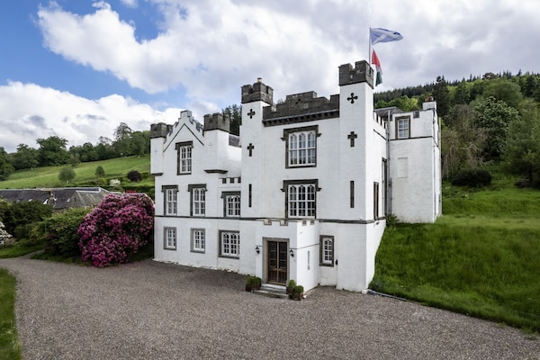 Tay River House - Seven Bedroom Villa, Sleeps 13 - Aberfeldy