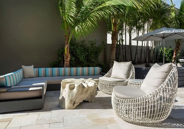 Prime Location! Beachfront Property With Outdoor Pool, Pets Are Welcome! - Fort Lauderdale