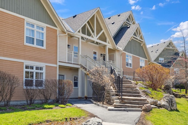 Blue Sky Retreat: Golf Views , Pool, And Hot Tub! - Collingwood