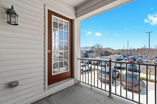 *New* Auburn Hills Dt Condo - Auburn Hills, MI