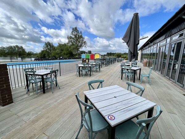 Lemon Tree Lodge On Hoburne Cotswold - Cirencester
