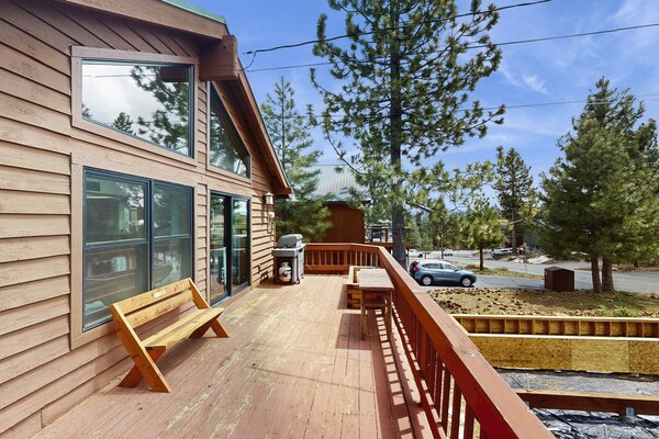 Spacious Home With Full Kitchen, Fast Wifi, Shared Pool & Convenient Location - Truckee, CA
