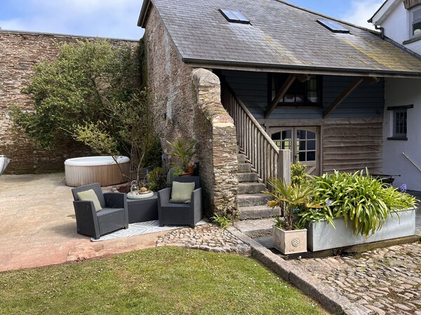 The Wild Hare -  A Cottage That Sleeps 2 Guests  In 1 Bedroom - Torcross