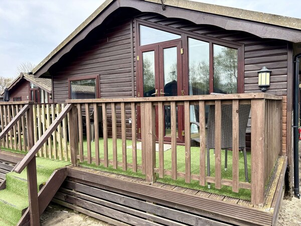 Bumble Bee Cabin On Heron Lake - Cirencester