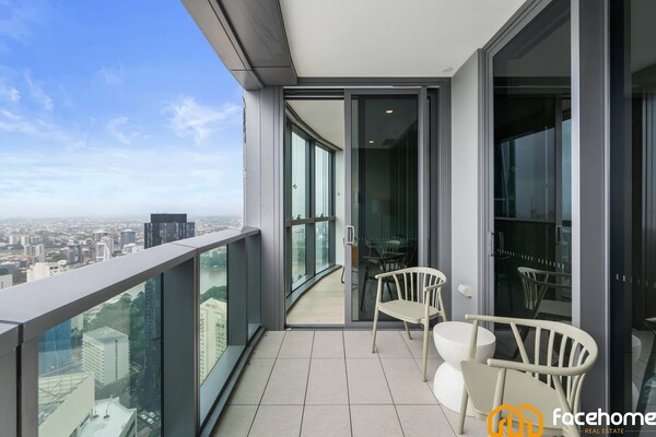A Home Away From Home! City View Apartment With Pool & Balcony - Brisbane