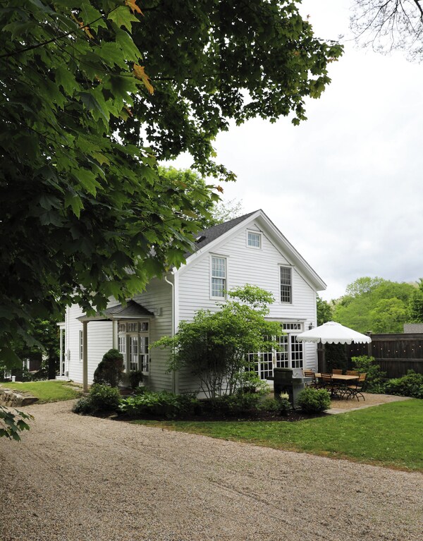 A Design-lover's Retreat In Litchfield County, Ct - Escape To Pennybrook Cottage - Cornwall, CT