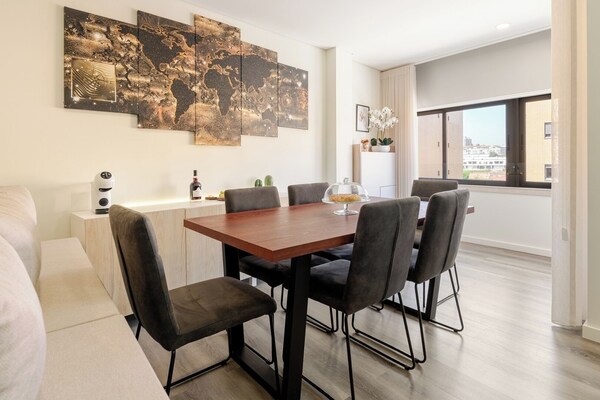 Hostwise - Spacious And Stylish Flat With Garage - Valongo