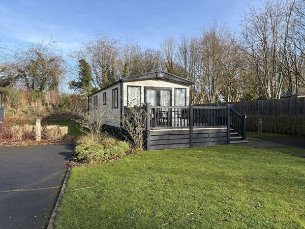 Relax With The Whole Family At This Peaceful Place To Stay - South Cerney
