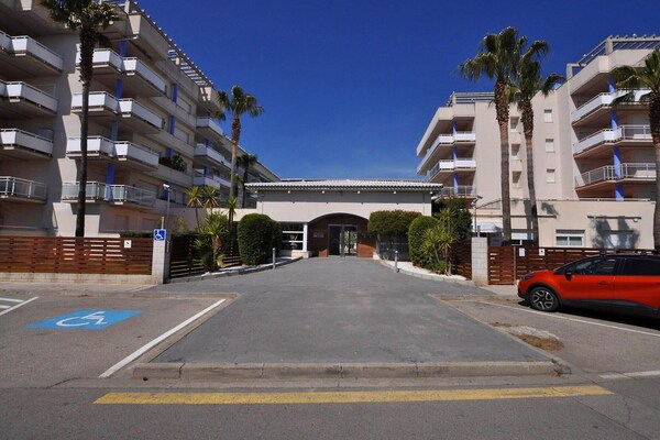 Apartment In Roses With Large Terrace - Costa Brava