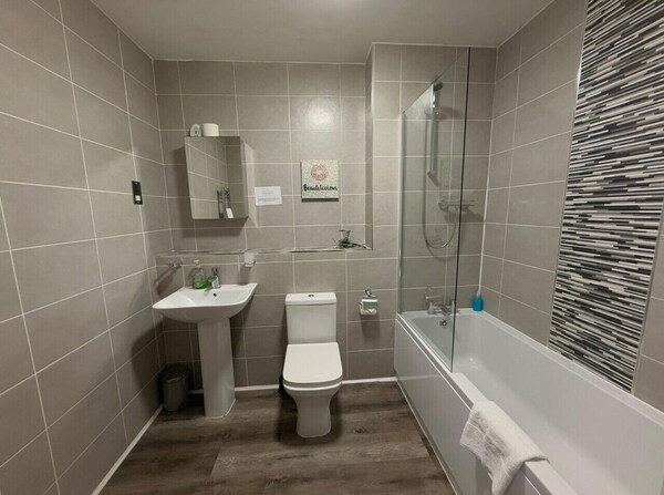 Secure 2 Bedroom Apartment - Midlands Arts Centre