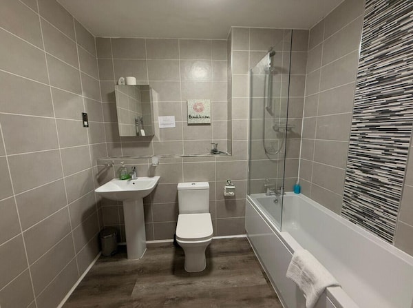 Secure 2 Bedroom Apartment - Midlands Arts Centre