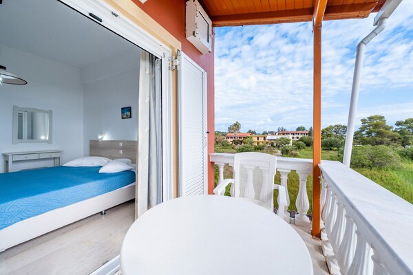 Apartamento 'Neptuno' Con Vistas Al Mar, Terraza Compartida Y Wi-fi - Kavos