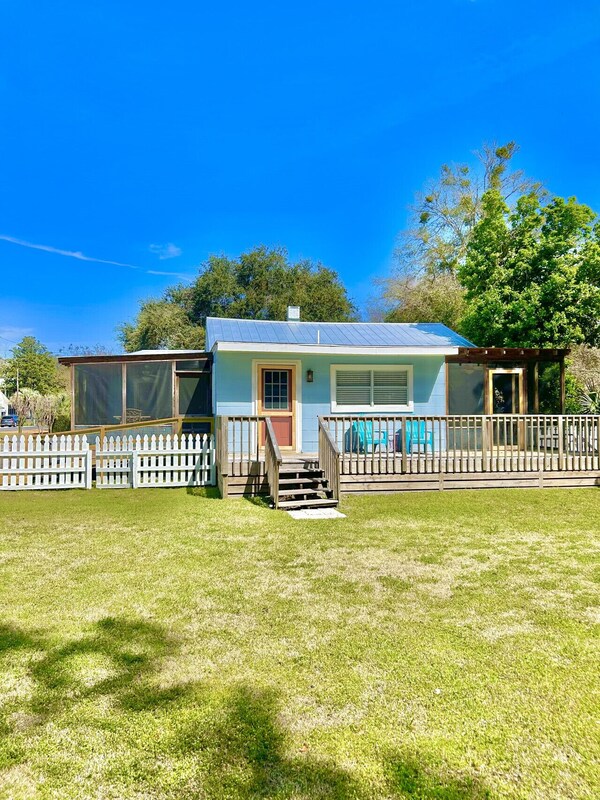 Original Island Cottage 3 Bedroom Well Maintained - Brunswick, GA