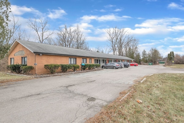 Cozy 1br Retreat In Brownstown Relax And Unwind! - Westland, MI
