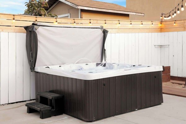 Hot Tub + Game Room + Fire Pit, Seabreeze Home - Chula Vista, CA