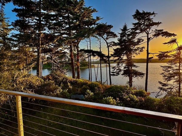 Port Orford Lake Escape | Scenic Views Nature - Agate Beach, Port Orford