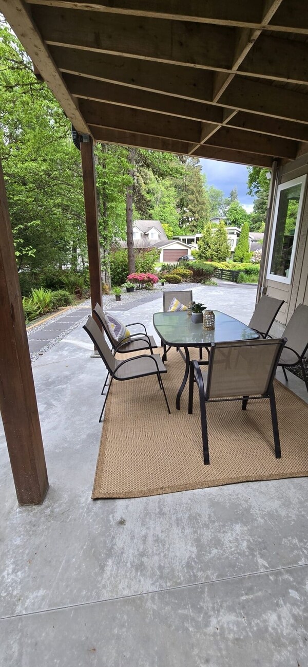 Spacious 3 Br Nature Lover's Retreat In North Vancouver - Burnaby
