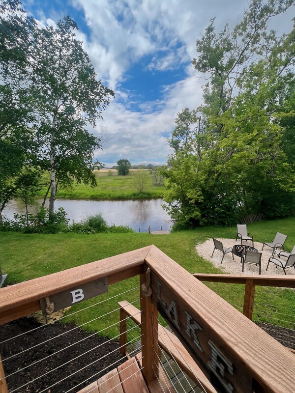 Waterfront View Only 2 Bedroom Hotel Style Unit In Amazing Algoma Wifi, Ac - Door County, WI