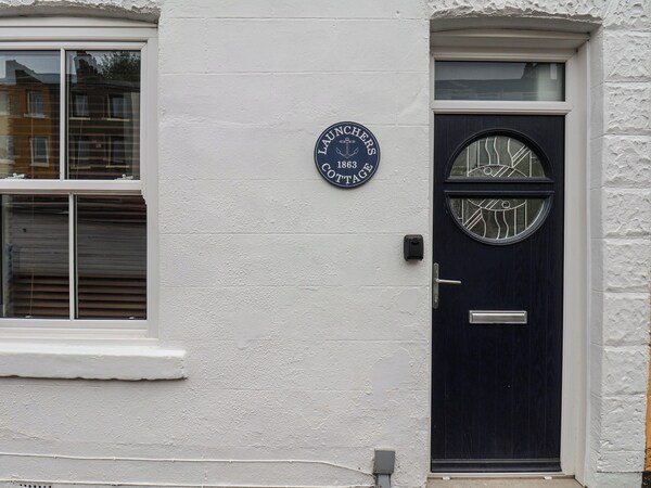 Launcher's Cottage, Pet Friendly, With A Garden In Scarborough - Scarborough