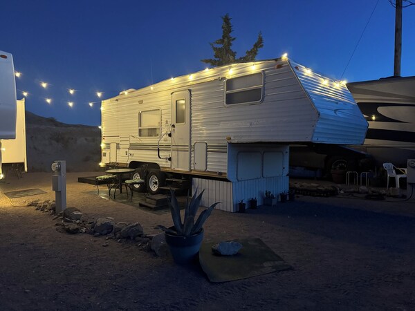 Cozy Rv Park Located On 21 Acres Overlooking Elephant Butte With Beautiful Pool - New Mexico